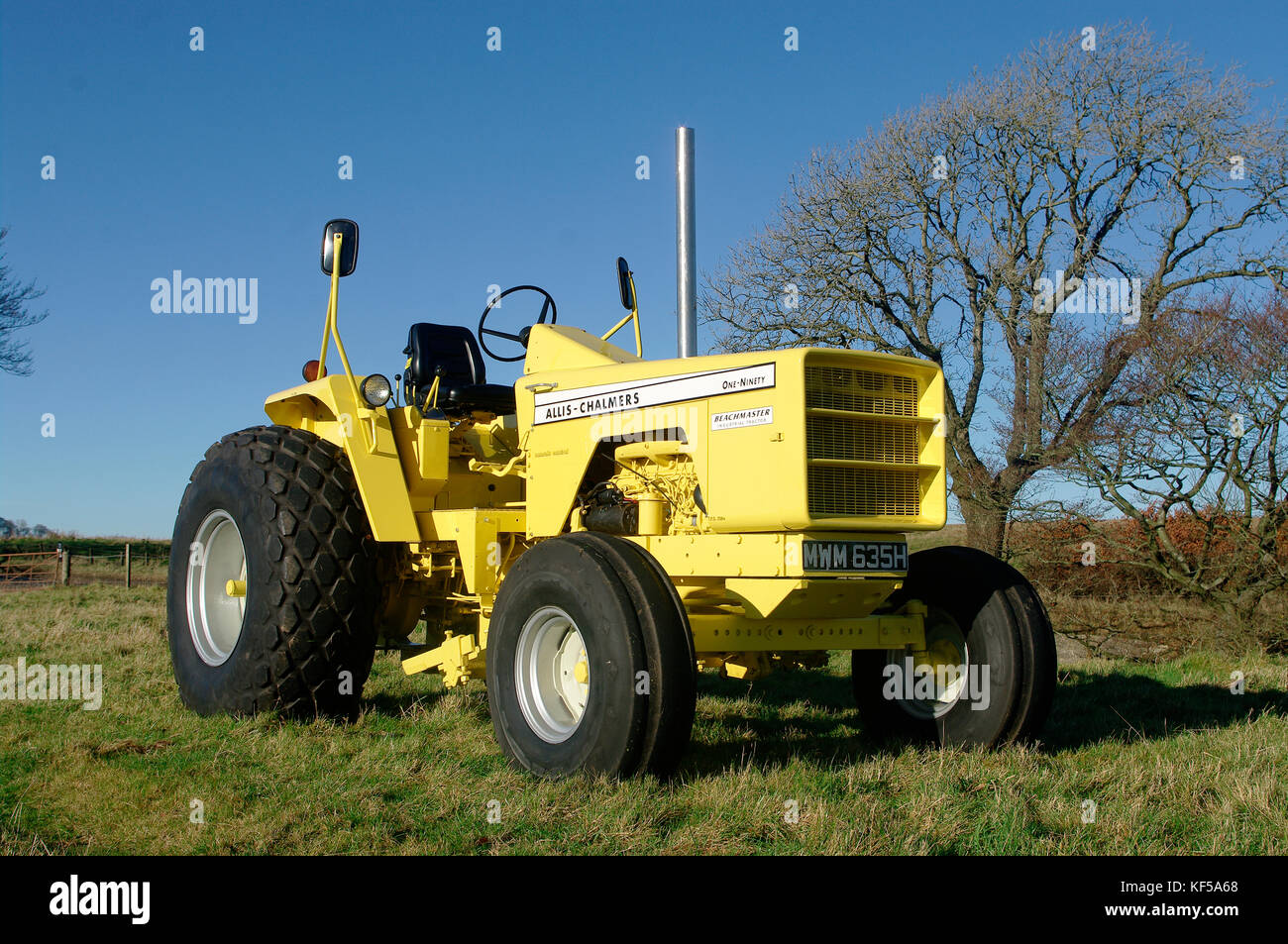 Allis Chalmers 190 Beachmaster tractor Stock Photo - Alamy