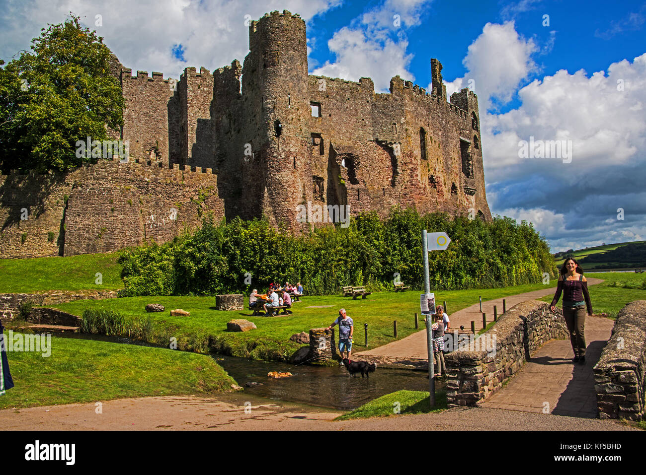 Ruin medieval castle hi-res stock photography and images - Alamy