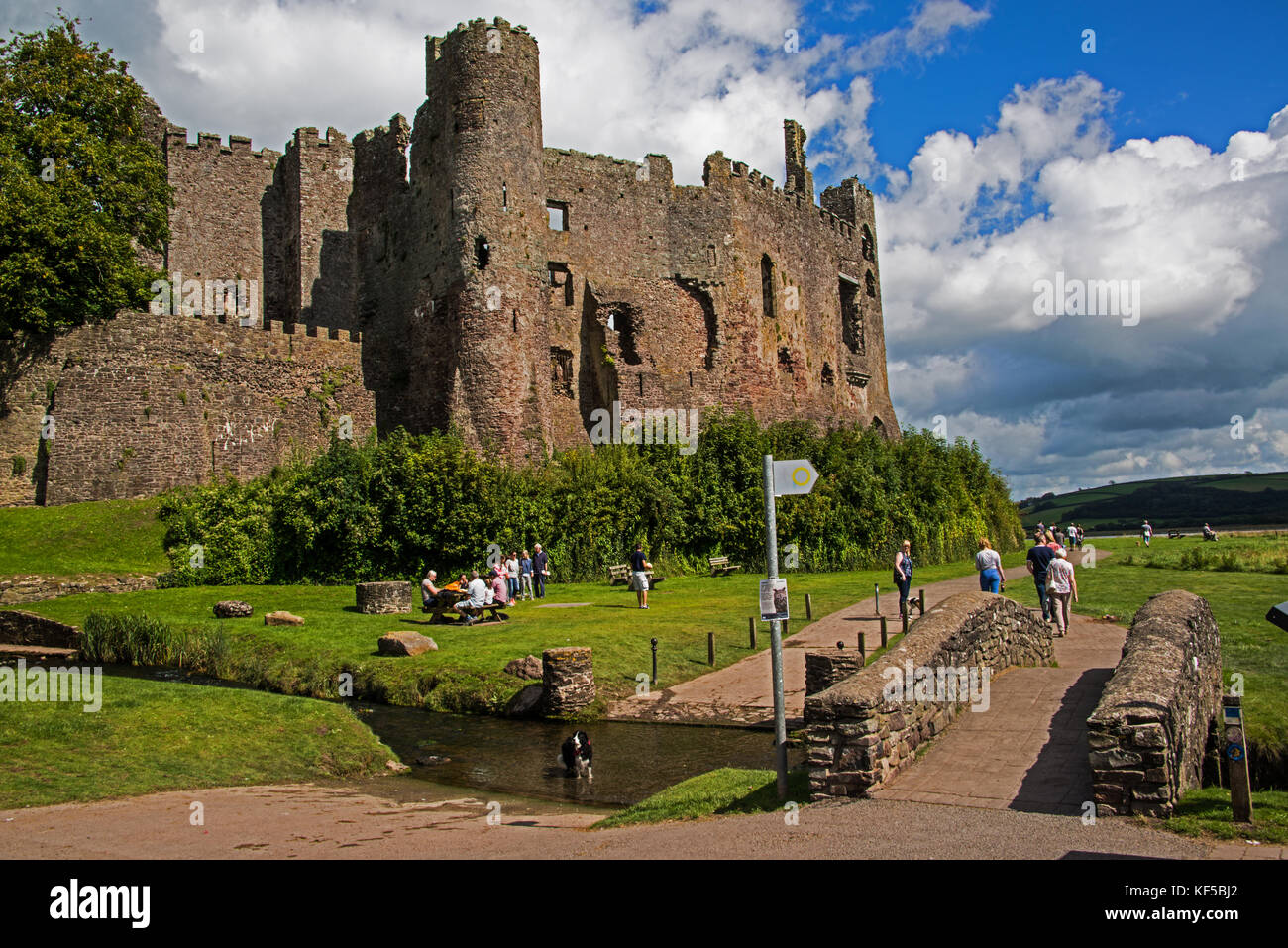 Ruin medieval castle hi-res stock photography and images - Alamy