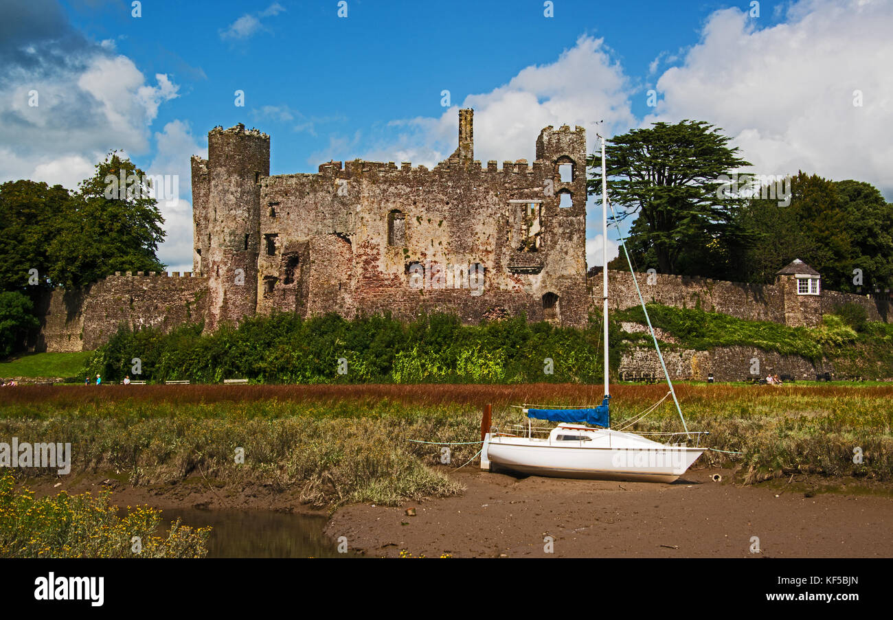 Ruin medieval castle hi-res stock photography and images - Alamy