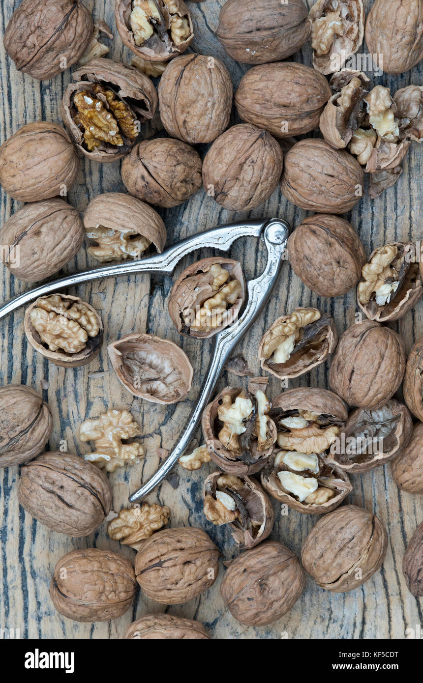 Walnut meats hi-res stock photography and images - Alamy