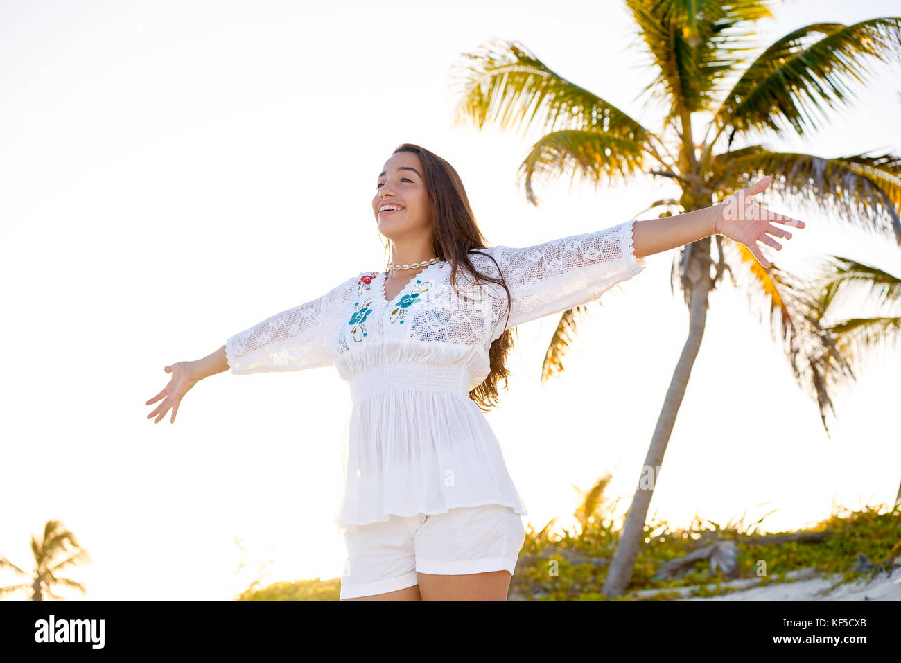 Happy open arms hi-res stock photography and images - Alamy