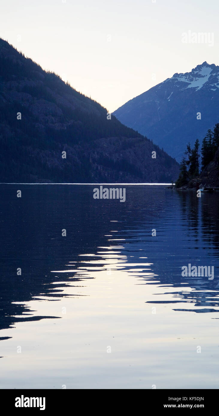 A calm summer sunset on lake Chelan in Washington state Stock Photo - Alamy