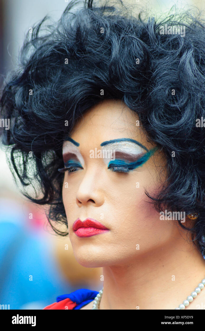 Drag artist entertains on the high street during the Edinburgh Fringe ...