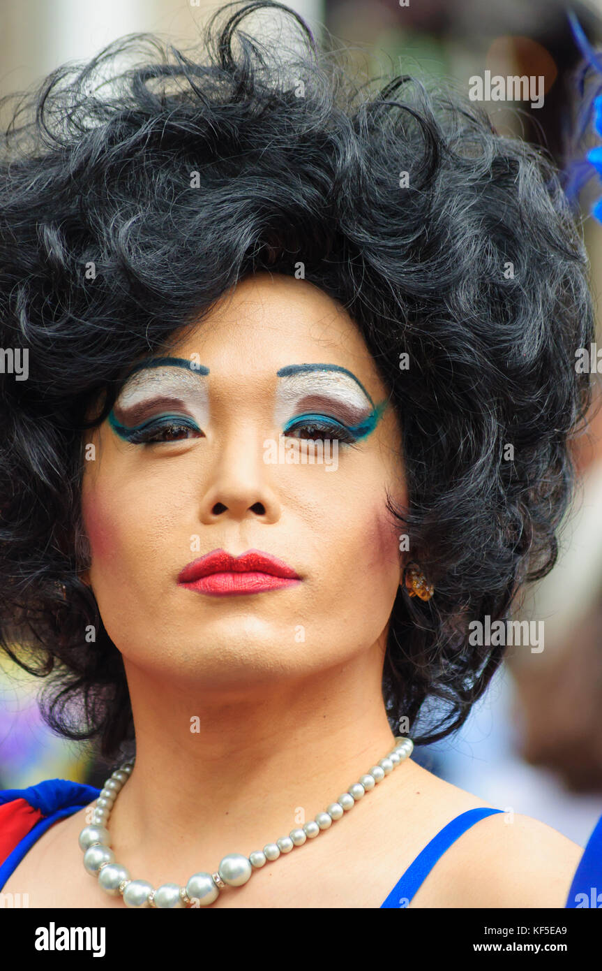 Drag artist entertains on the high street during the Edinburgh Fringe ...