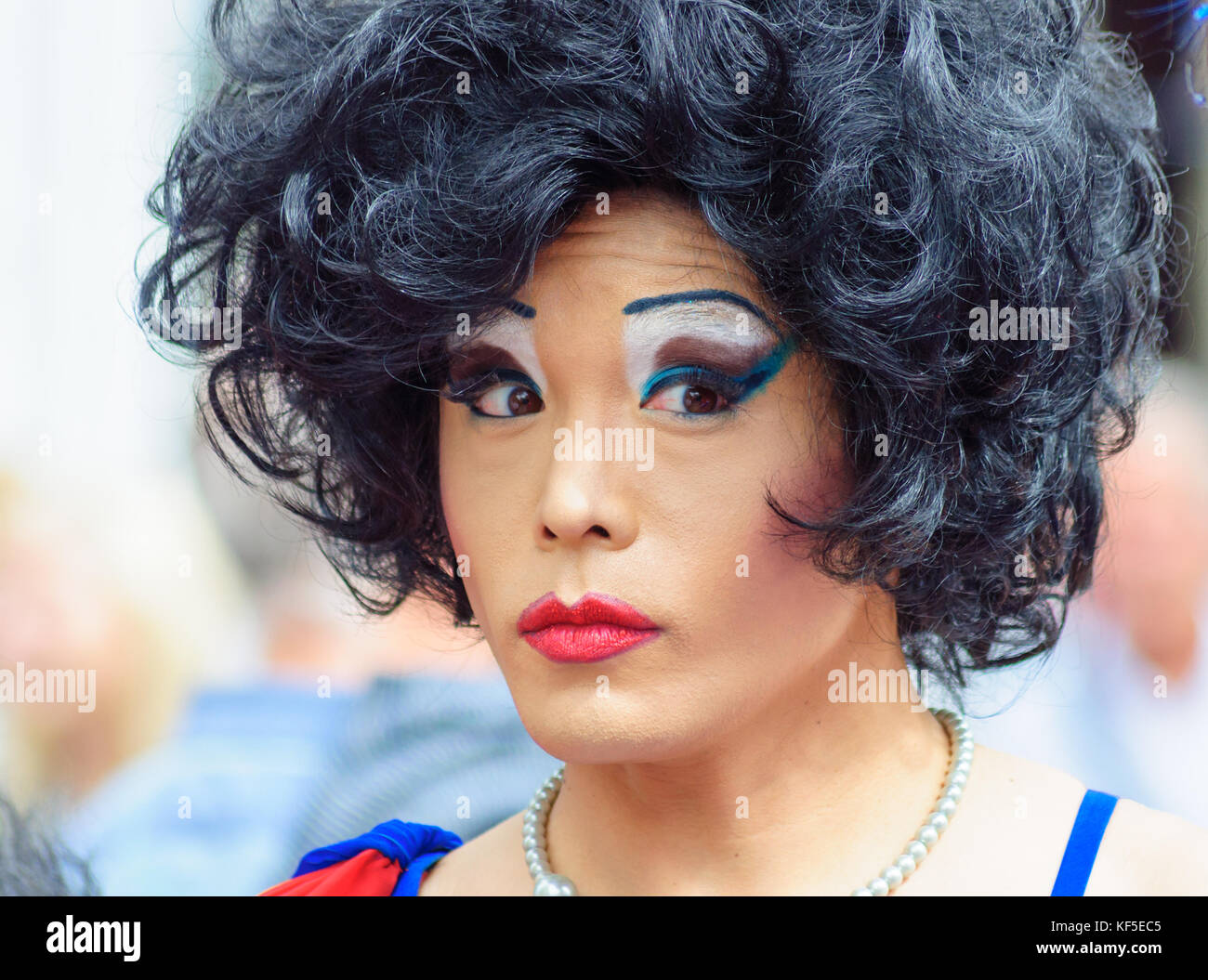Drag artist entertains on the high street during the Edinburgh Fringe ...