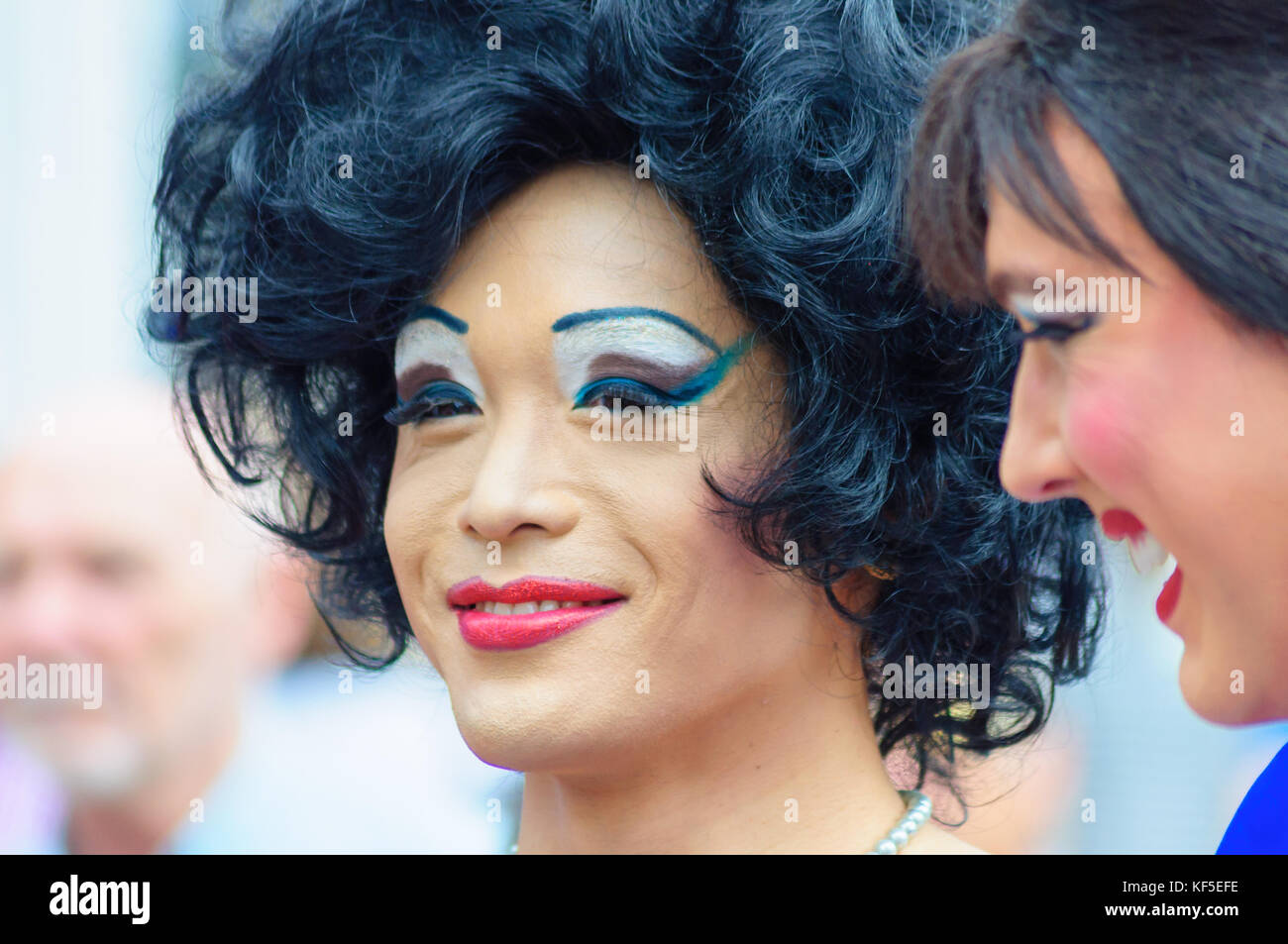 Drag artist entertains on the high street during the Edinburgh Fringe ...