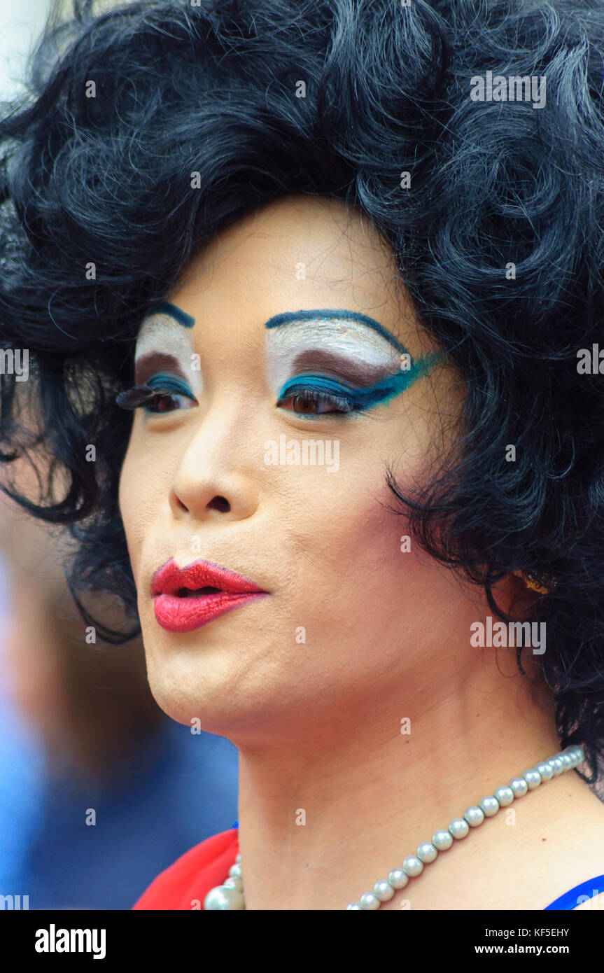 Drag artist entertains on the high street during the Edinburgh Fringe ...