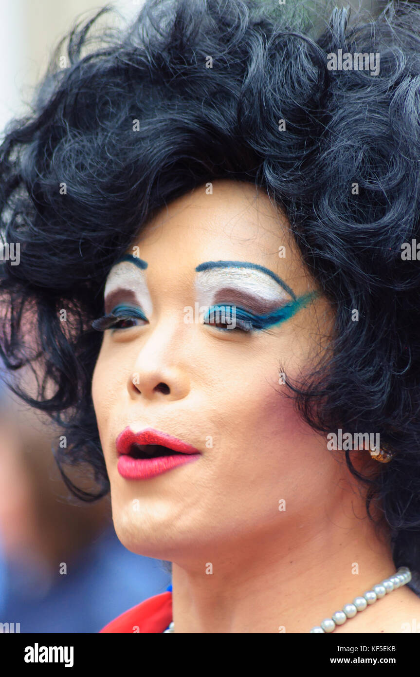 Drag artist entertains on the high street during the Edinburgh Fringe ...