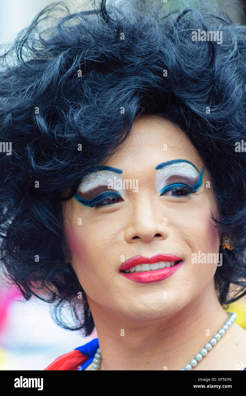 Drag artist entertains on the high street during the Edinburgh Fringe ...