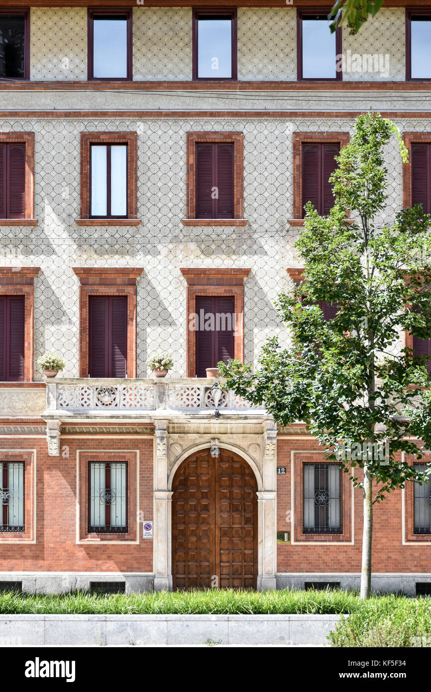 Modern house italy exterior hi-res stock photography and images - Alamy