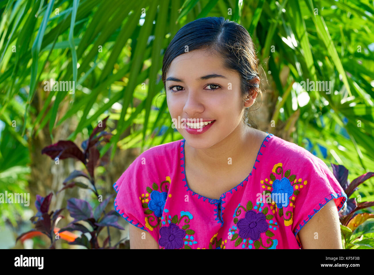 Mayan woman smiling hi-res stock photography and images - Alamy