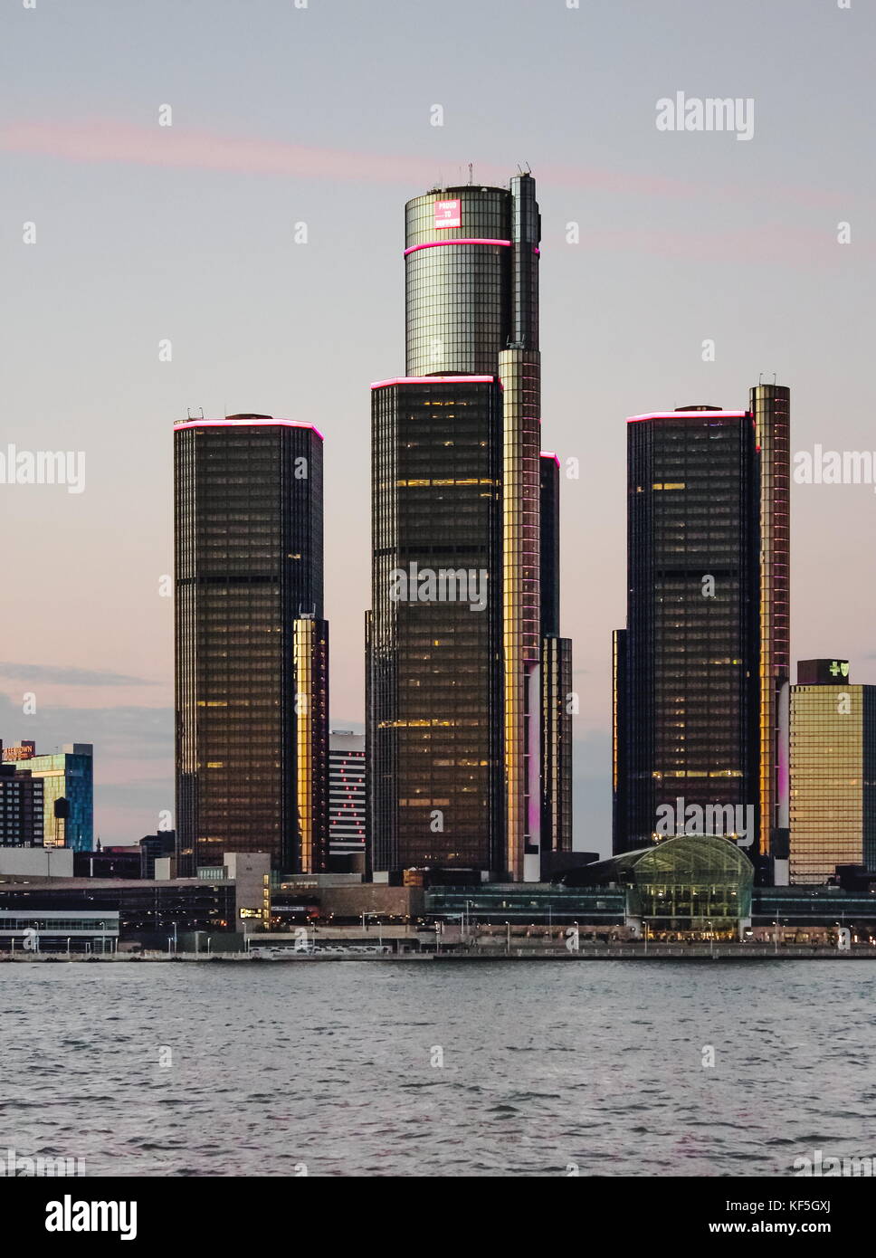 Gm renaissance center hi-res stock photography and images - Alamy