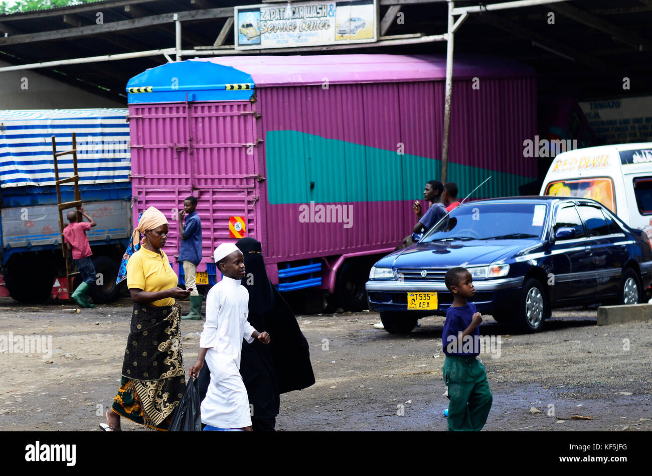 A Veiled Muslim Tanzanian women in Arusha, Tanzania Stock Photo - Alamy