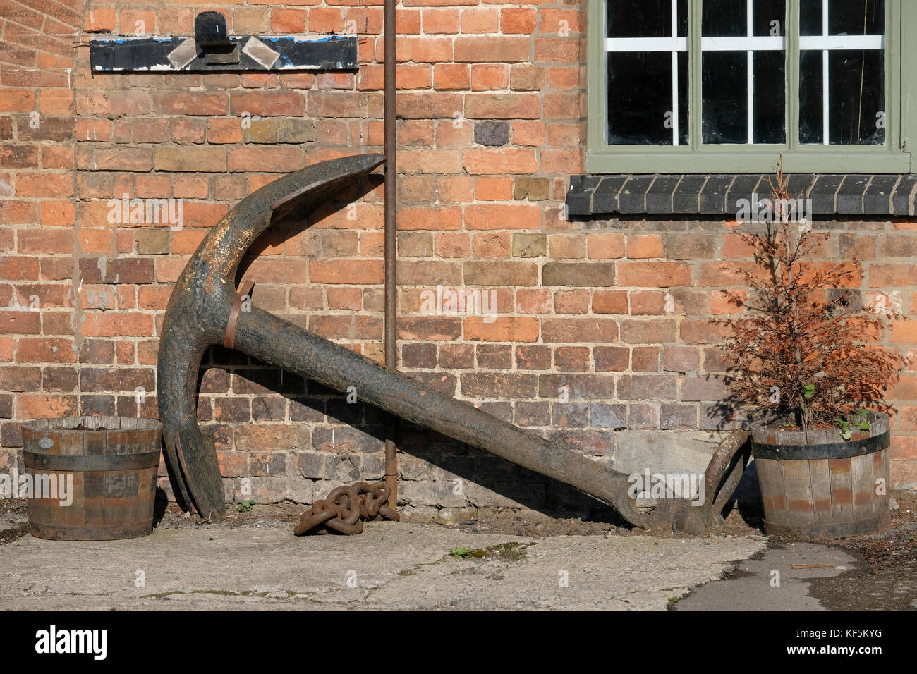 Neilsen's boatyard and dry dock at Gloucester Docks in southern England ...