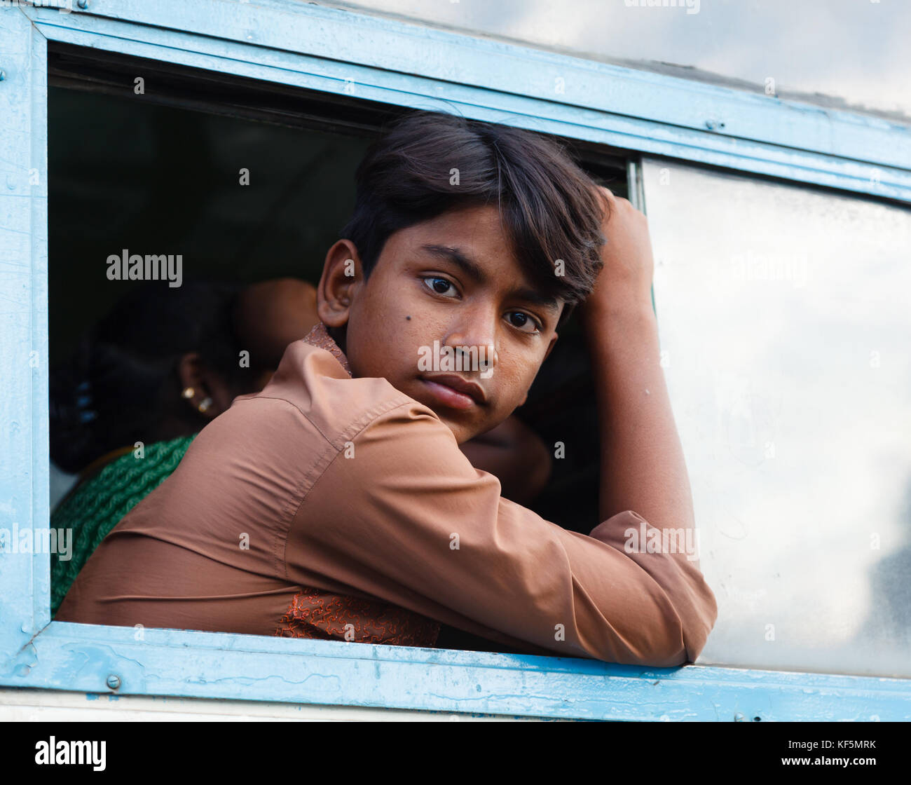 Looking out bus window hi-res stock photography and images - Alamy