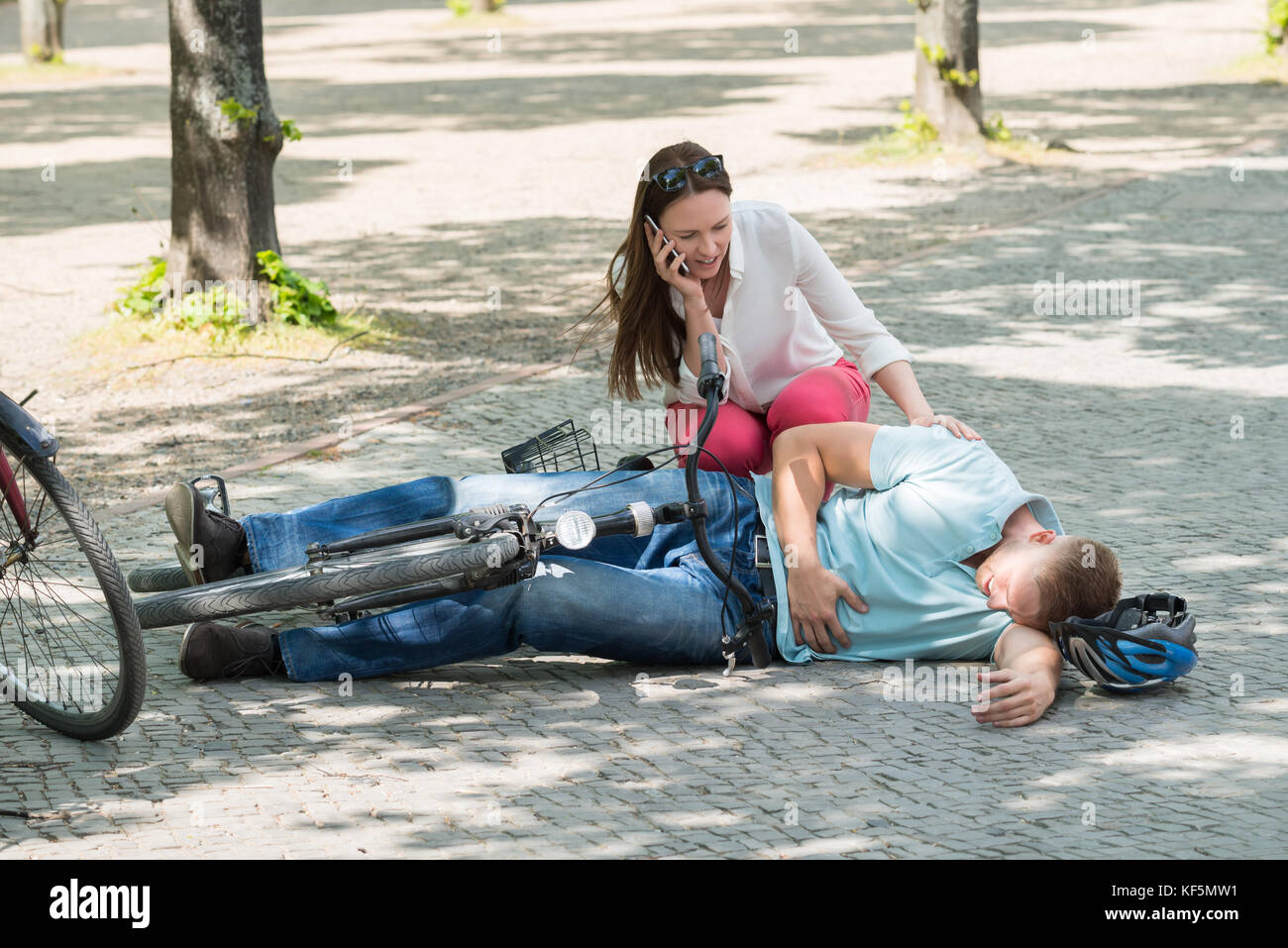 Worried man phone hi-res stock photography and images - Alamy