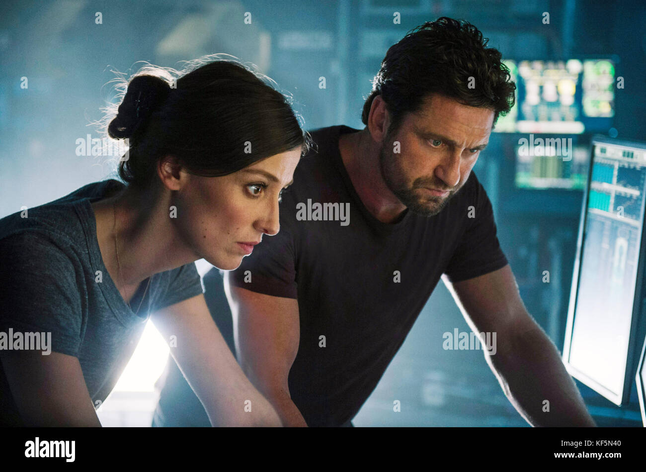 GEOSTORM, from left: Alexandra Maria Lara, Gerard Butler, 2017. ph ...