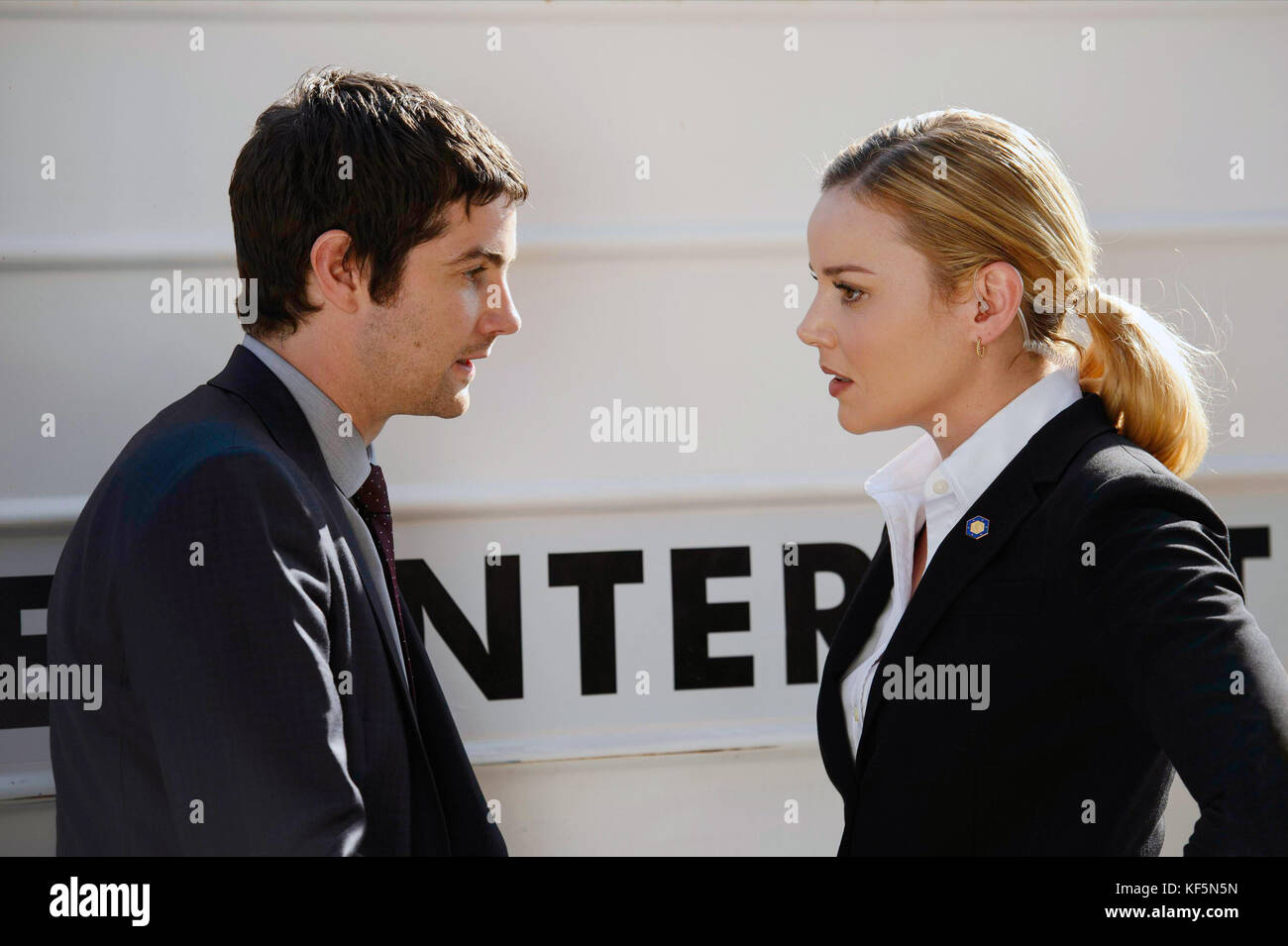 GEOSTORM, from left: Jim Sturgess, Abbie Cornish, 2017. ph: Ben ...