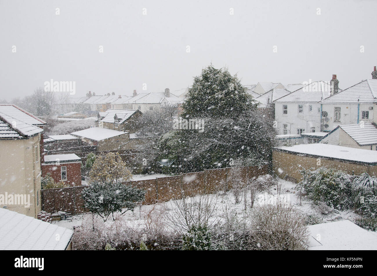 Winter weather - snow on the streets of Bournemouth Stock Photo - Alamy