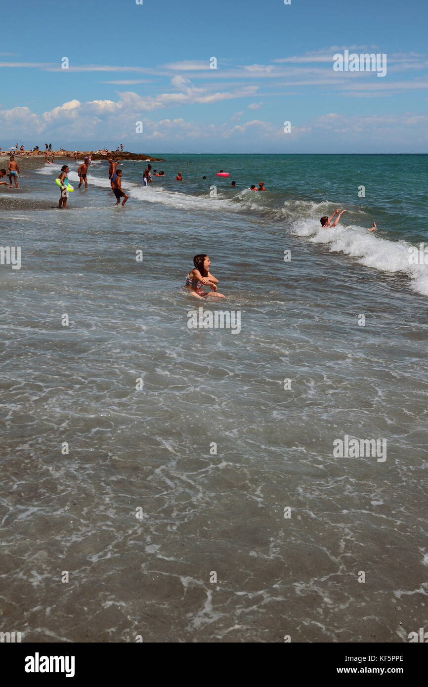 People sea bathing hi-res stock photography and images - Alamy