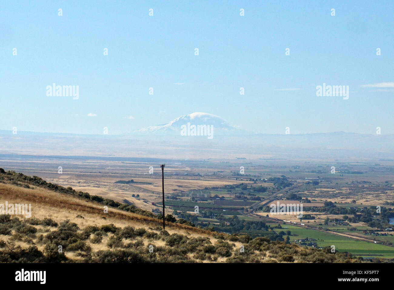 Mount adams from yakima hi-res stock photography and images - Alamy