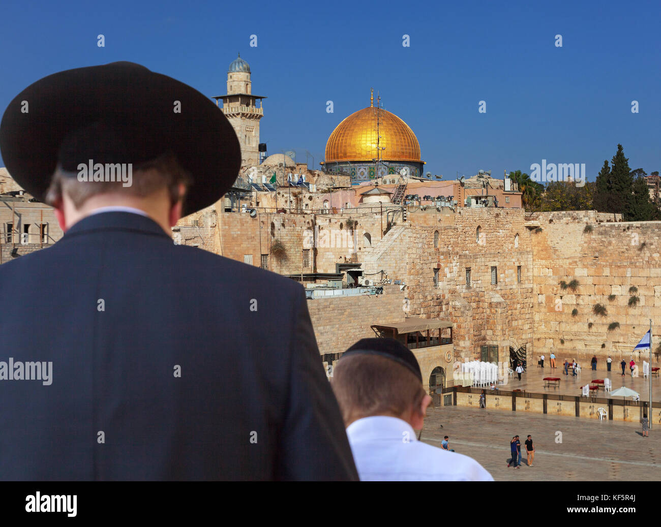 Jewish man and kid in Jerusalem Stock Photo - Alamy