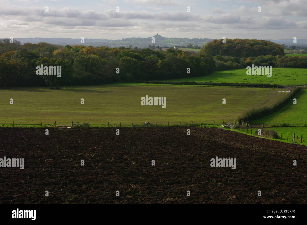 Green fields glastonbury hi-res stock photography and images - Alamy