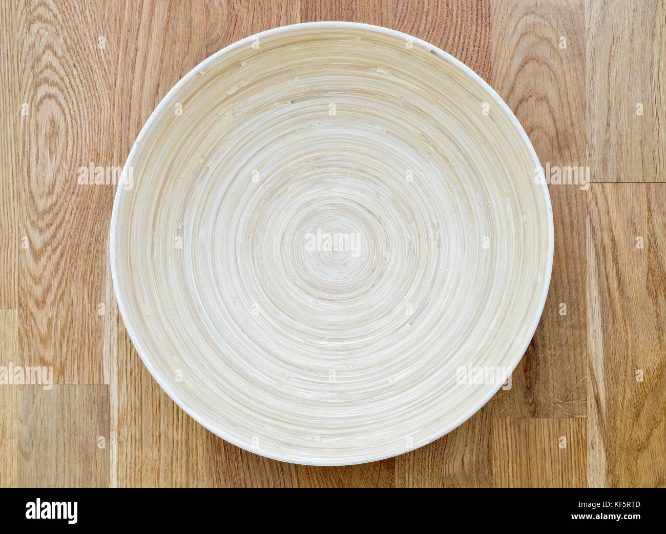 Empty wooden bowl. View from Top Stock Photo - Alamy