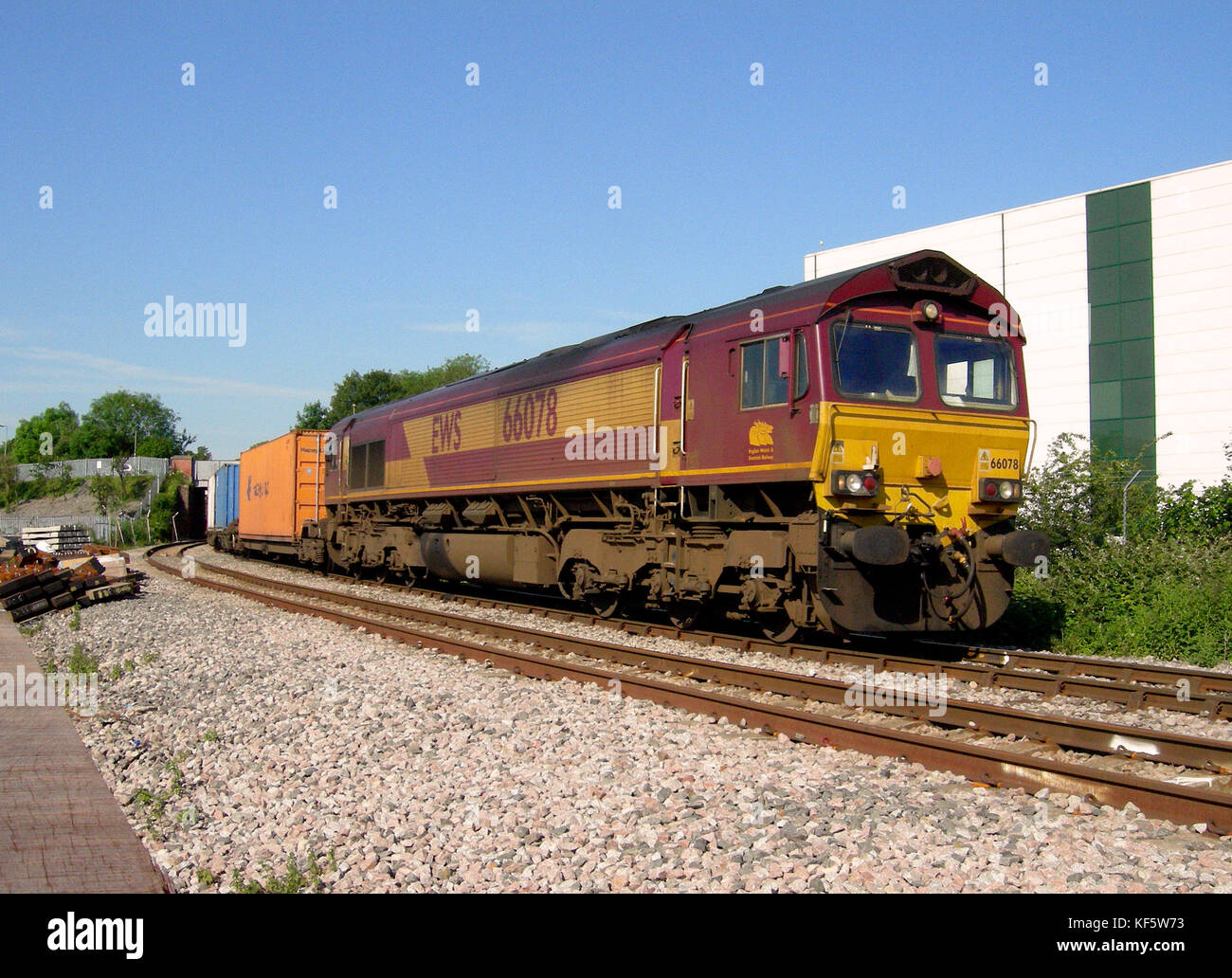 Class 66 locomotive on a freight train of containers at Didcot Stock ...
