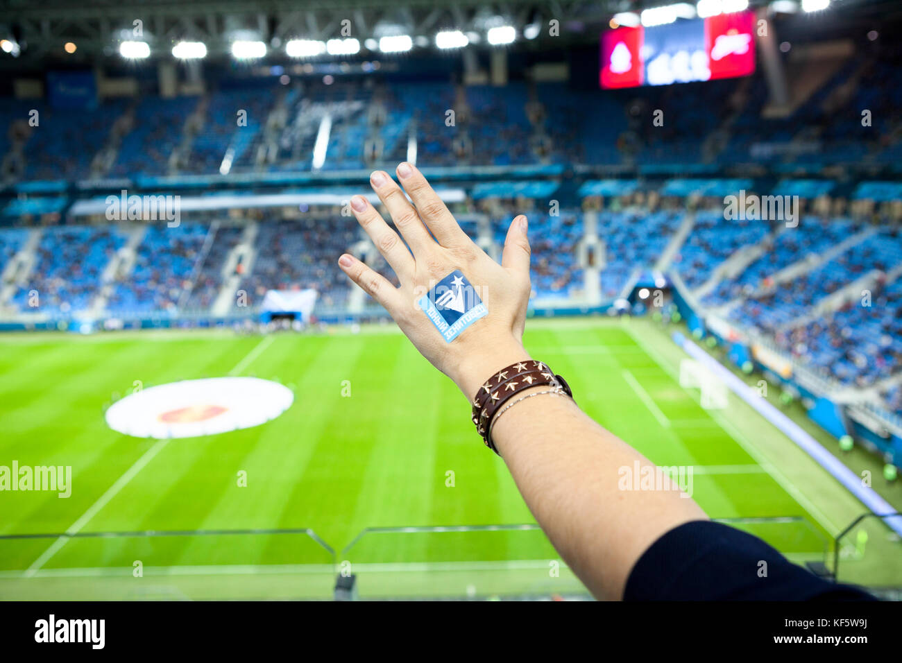Female football spectator hi-res stock photography and images - Alamy
