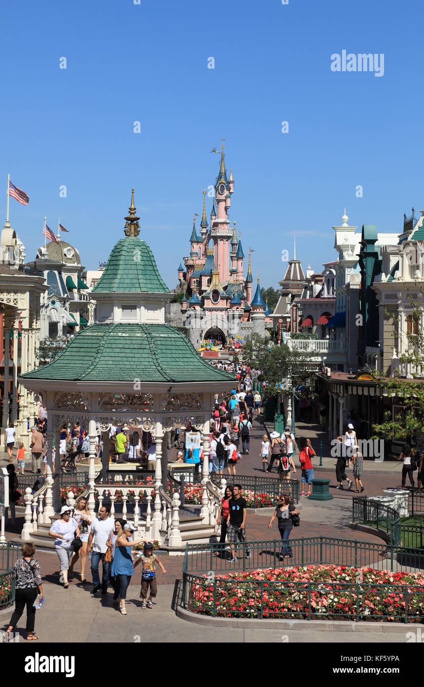 Main street disneyland paris in hi-res stock photography and images - Alamy