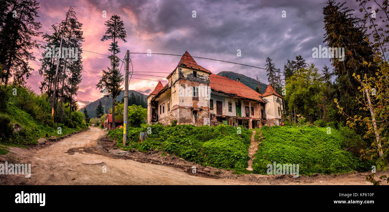 Old building ruins Stock Photo - Alamy