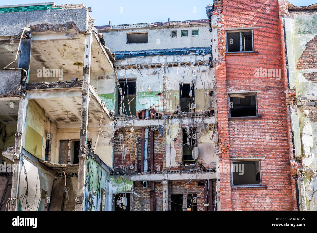 Broken building hi-res stock photography and images - Alamy