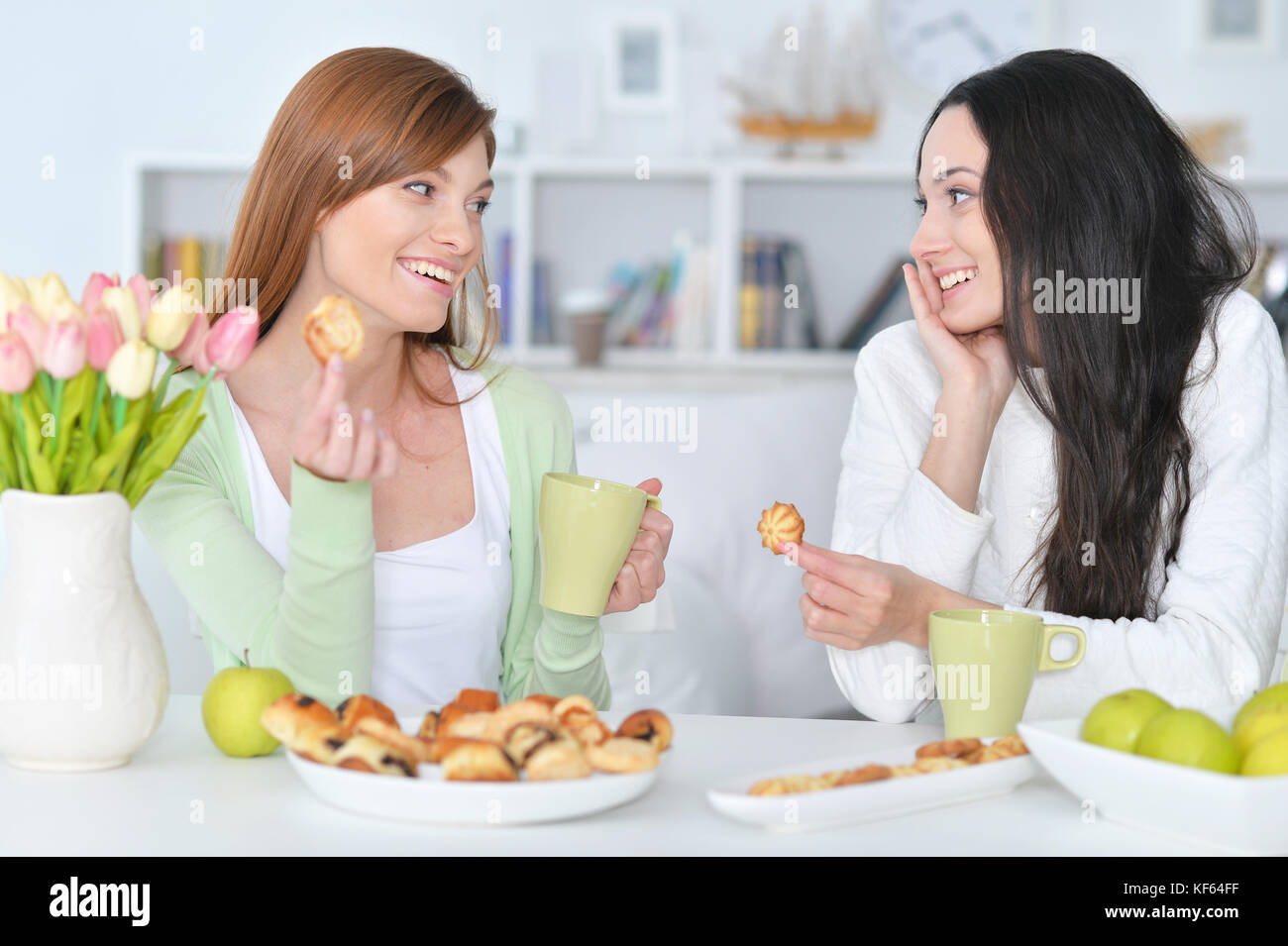 smiling friends drinking tea Stock Photo - Alamy