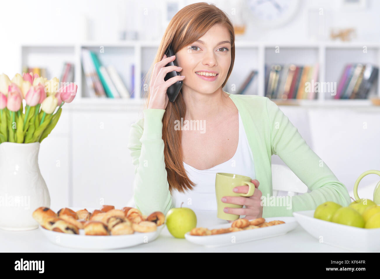 girl with mobile phone Stock Photo - Alamy