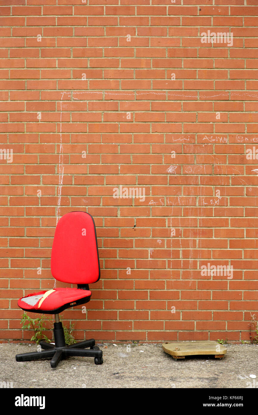 Office chair broken hi-res stock photography and images - Alamy