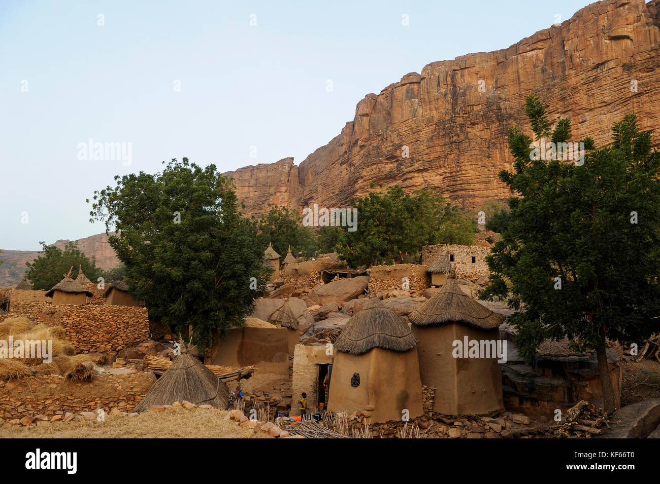 MALI Dogon Land , Dogon village with clay architecture at the Falaise a ...