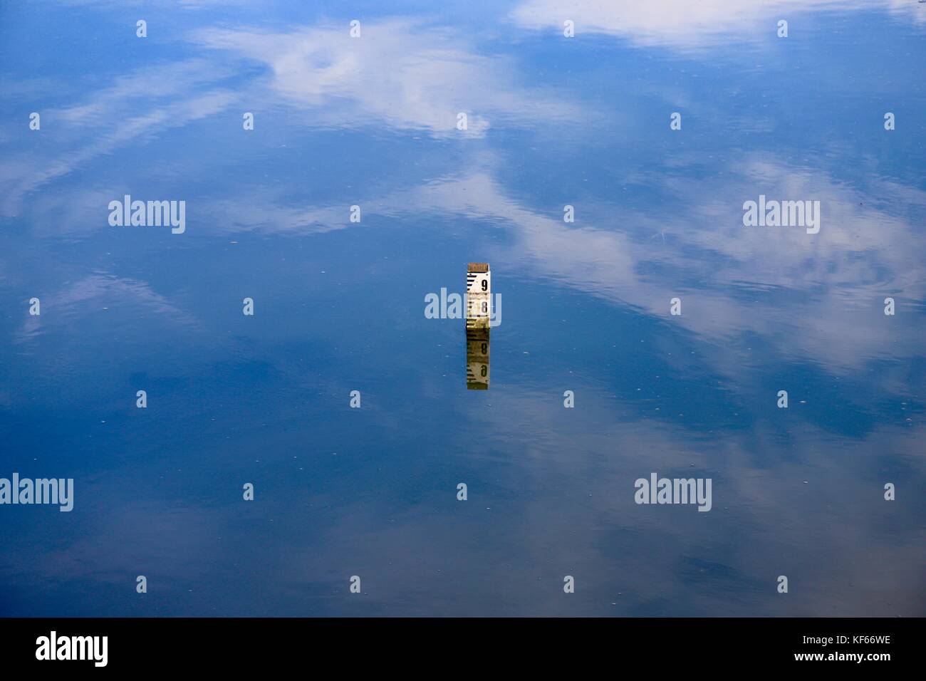 Depth gauge in river hi-res stock photography and images - Alamy