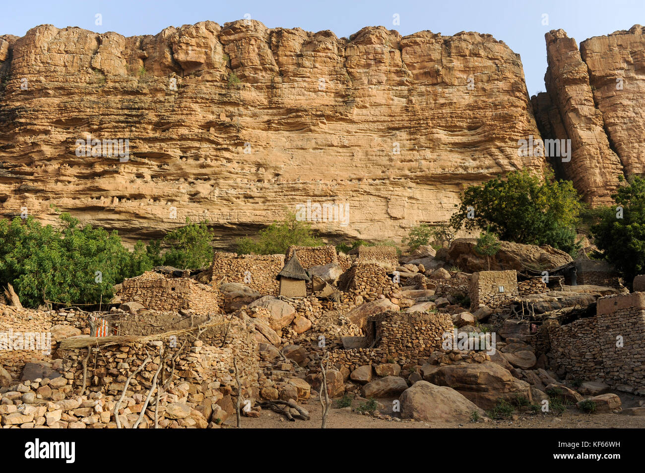 MALI Dogon Land , Dogon village with clay architecture at the Falaise a ...