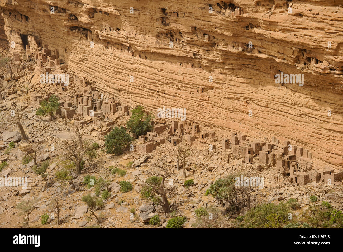 MALI Dogon Land , Dogon village with clay architecture at the Falaise a ...