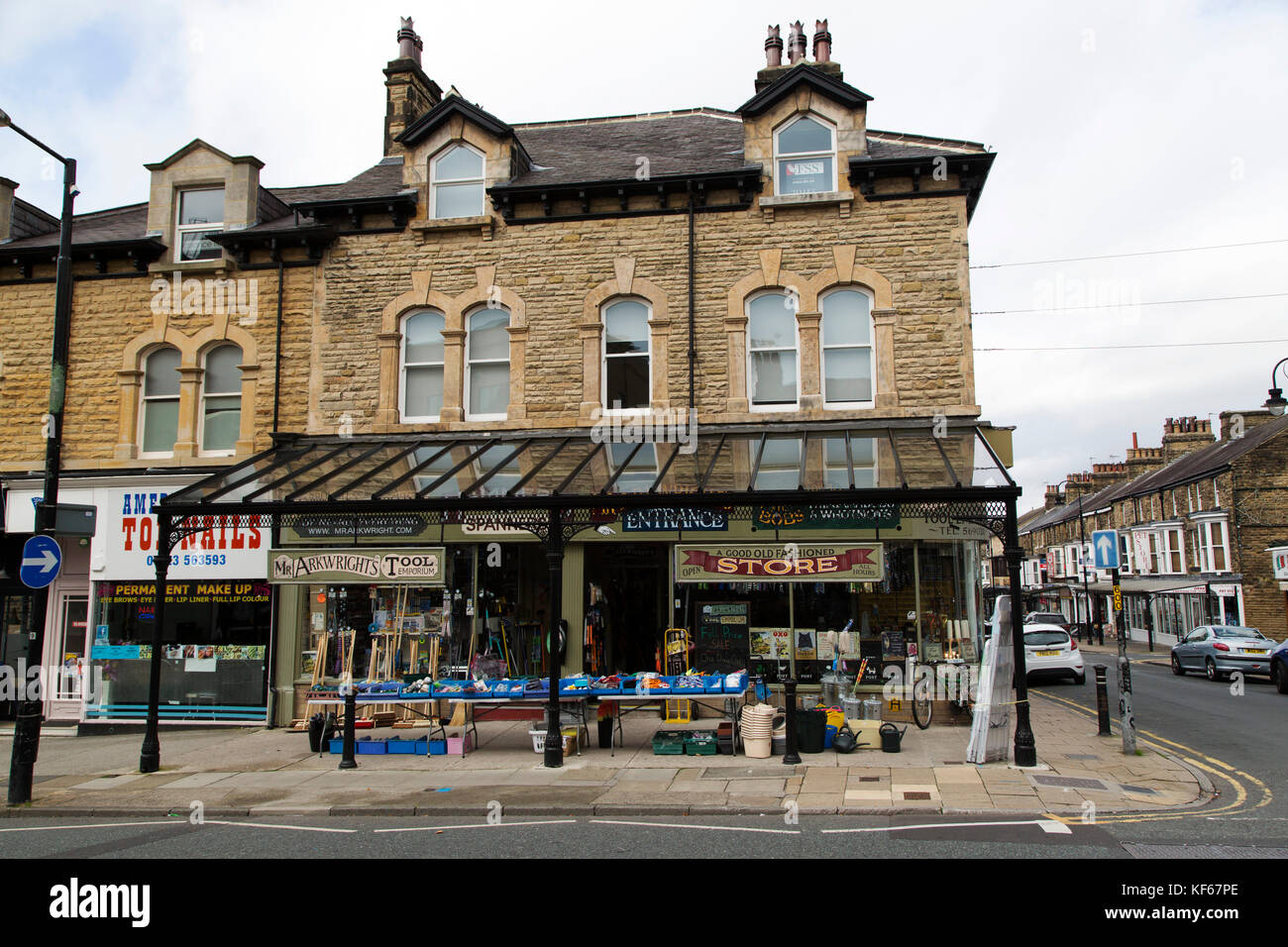 Old fashioned general store sign hi-res stock photography and images ...