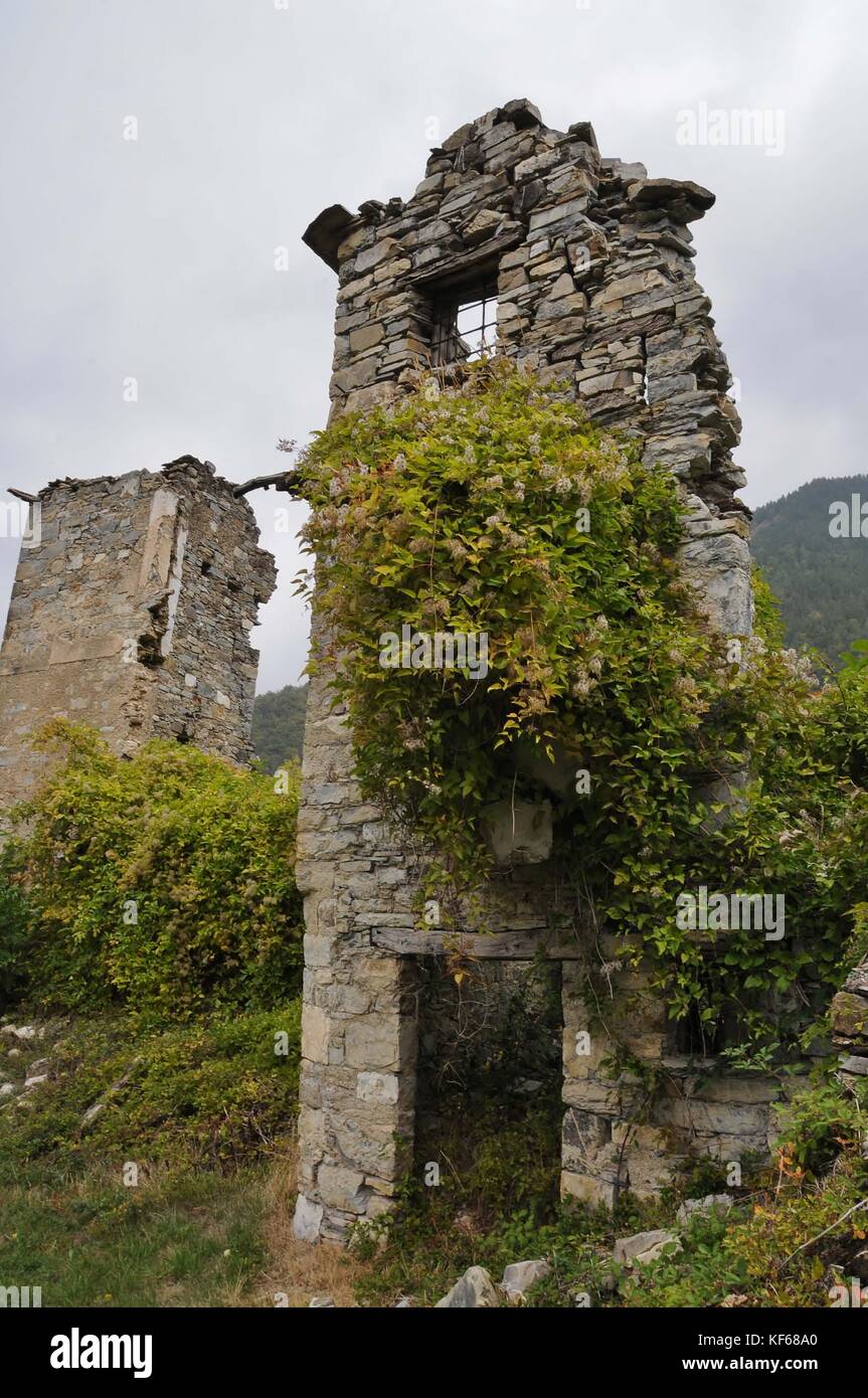 Remnants of the abandoned, Appennine, village of Vecchio Connio ...
