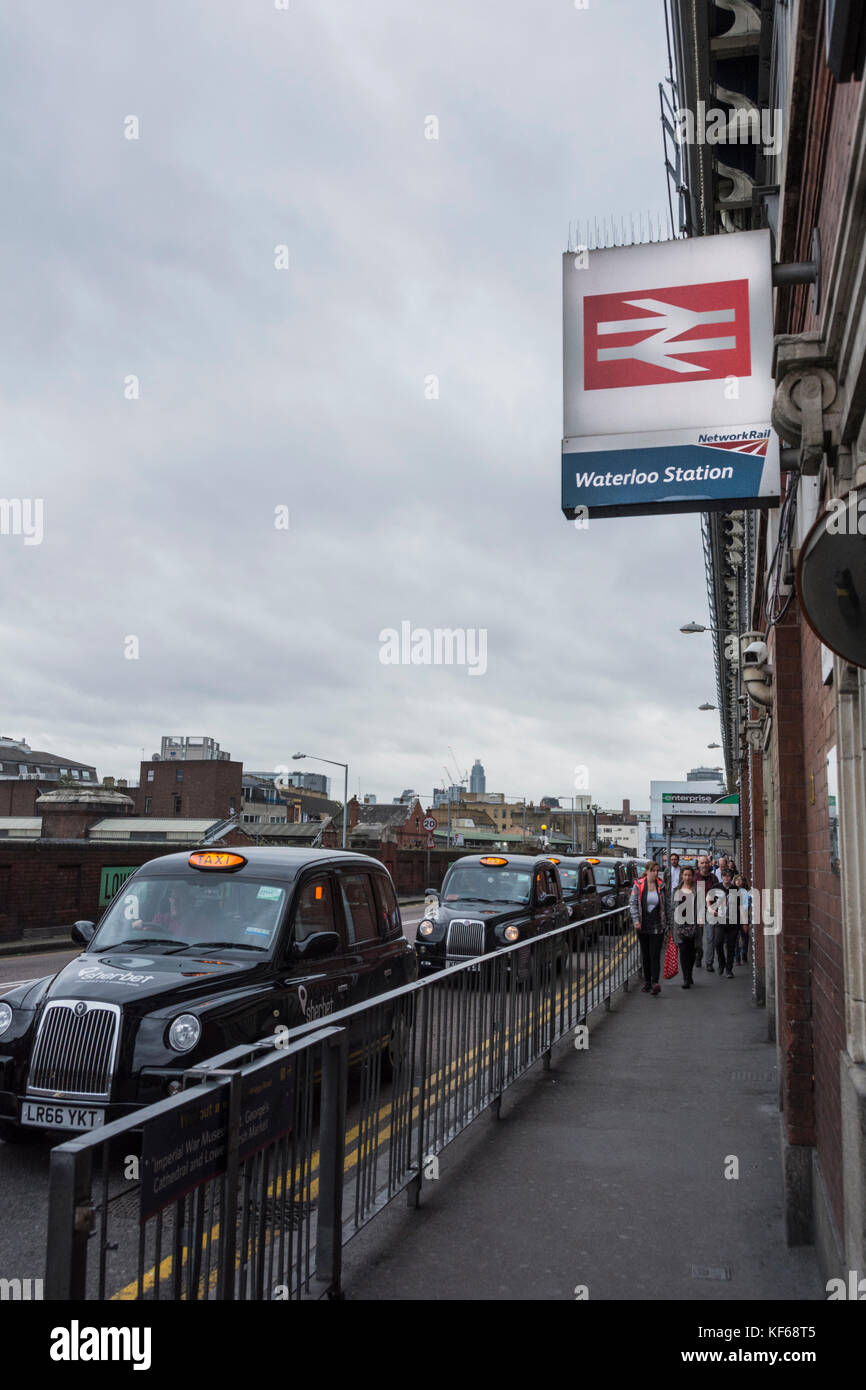 Waterloo station taxi rank hi-res stock photography and images - Alamy