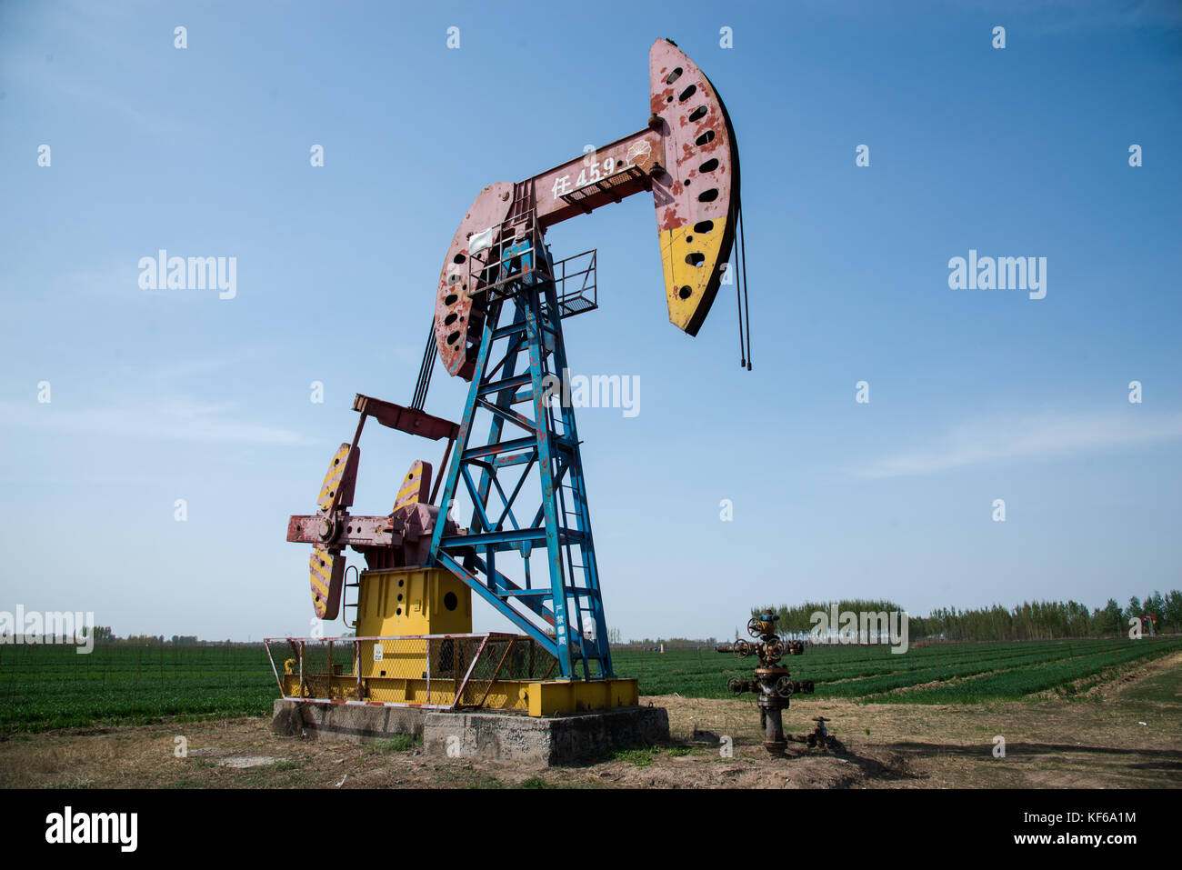 Drilling rig chinese hi-res stock photography and images - Alamy