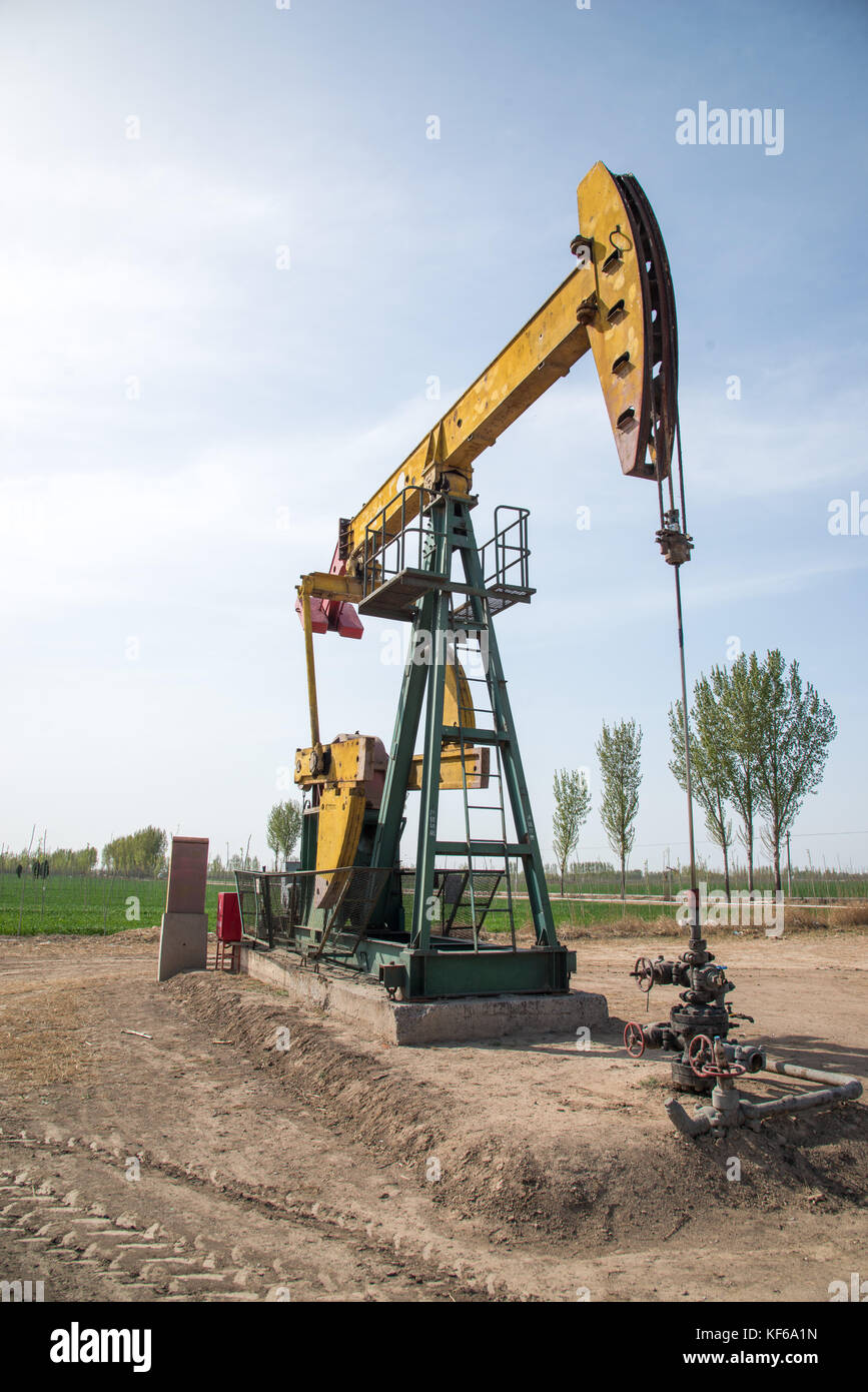 Drilling rig chinese hi-res stock photography and images - Alamy