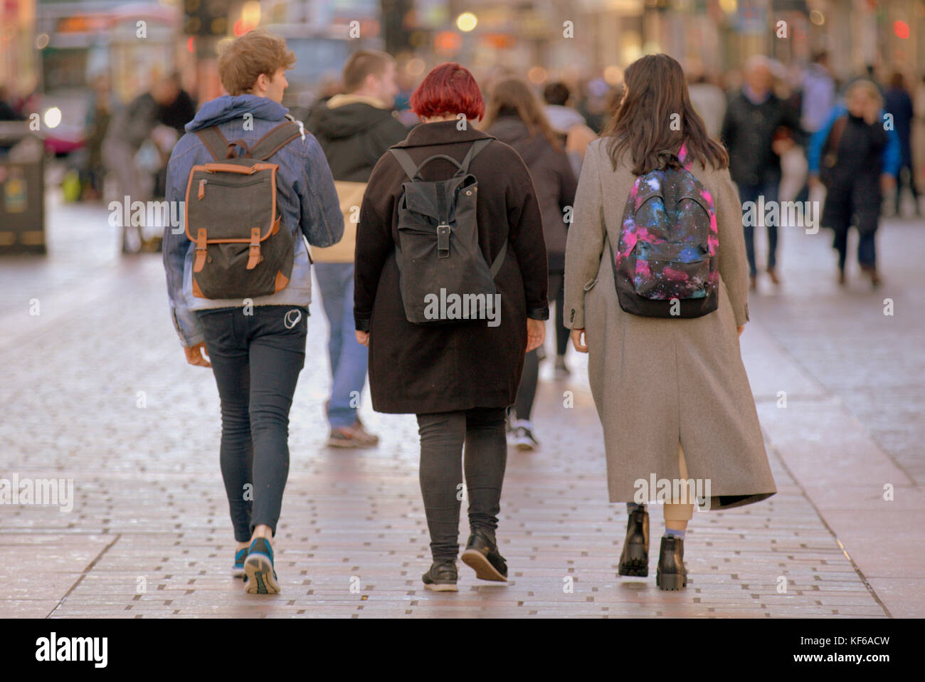 Girls from behind hi-res stock photography and images - Alamy