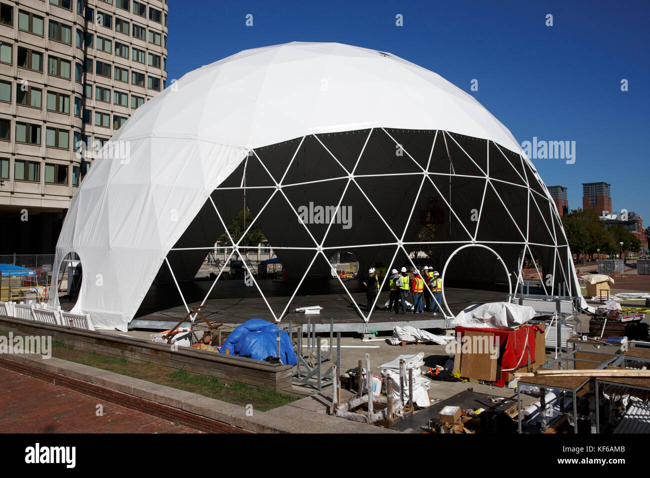 Geodesic dome hi-res stock photography and images - Alamy