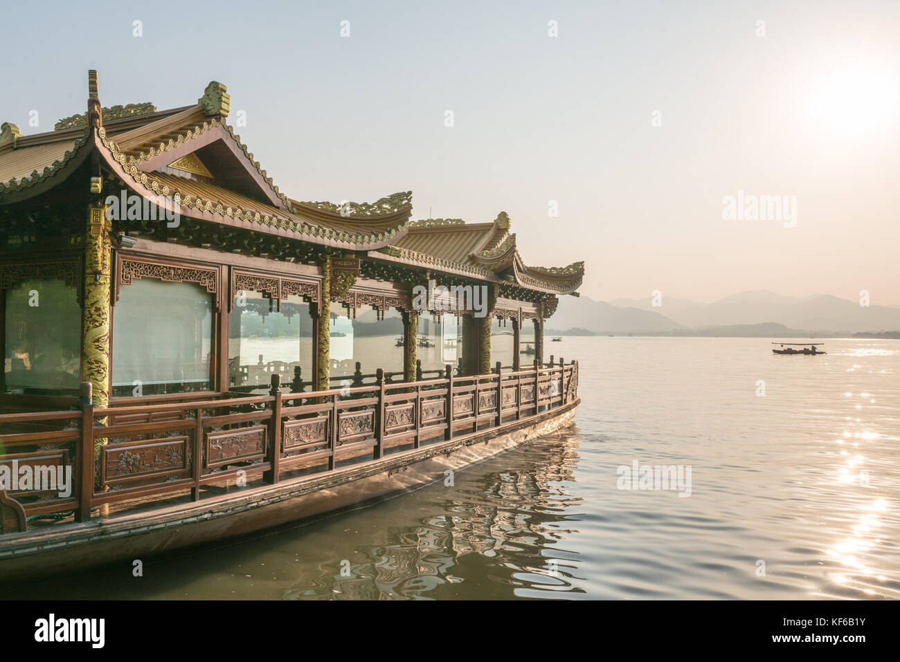Chinese wooden boat hi-res stock photography and images - Alamy