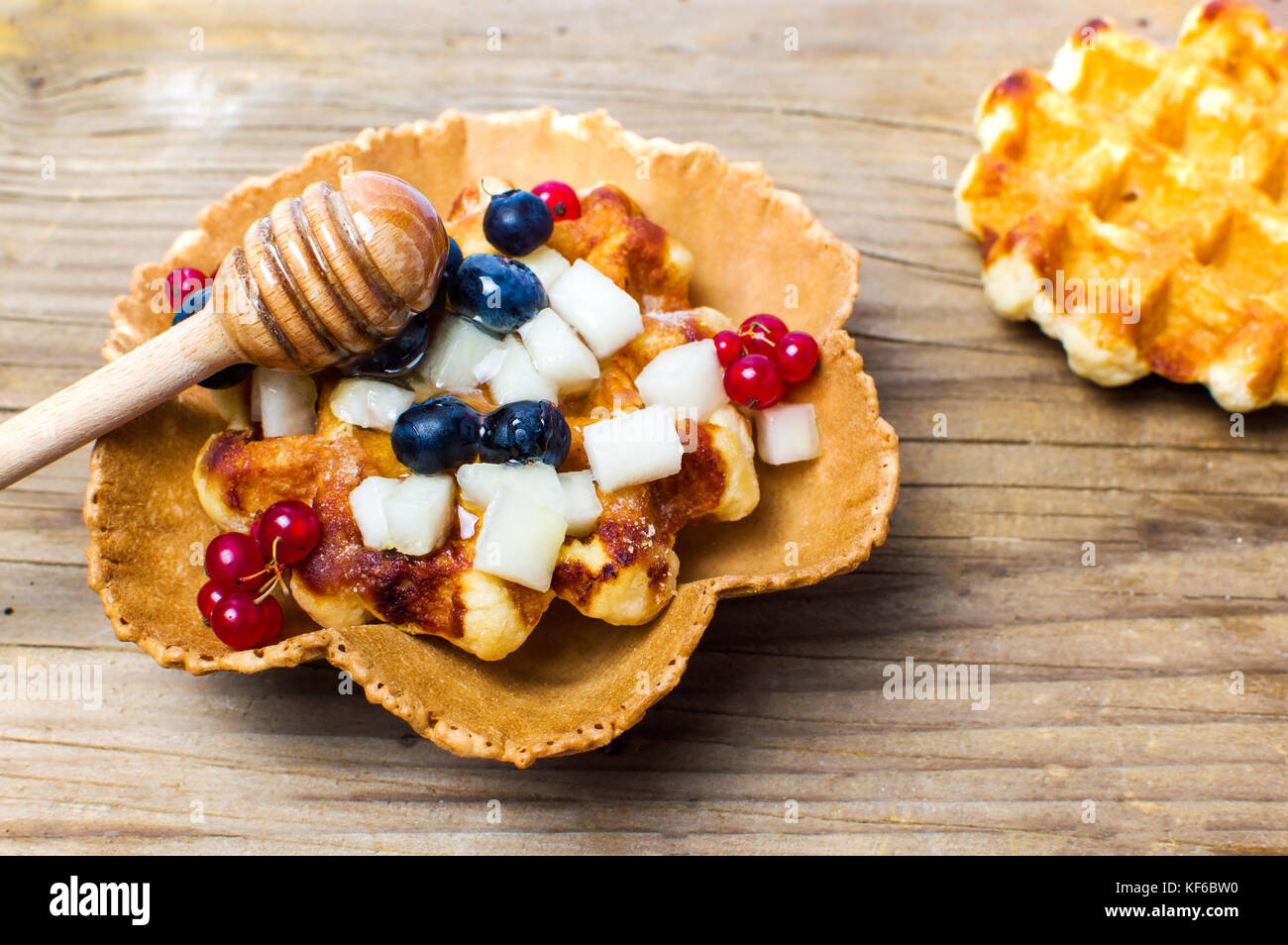 Dessert wafer hi-res stock photography and images - Alamy